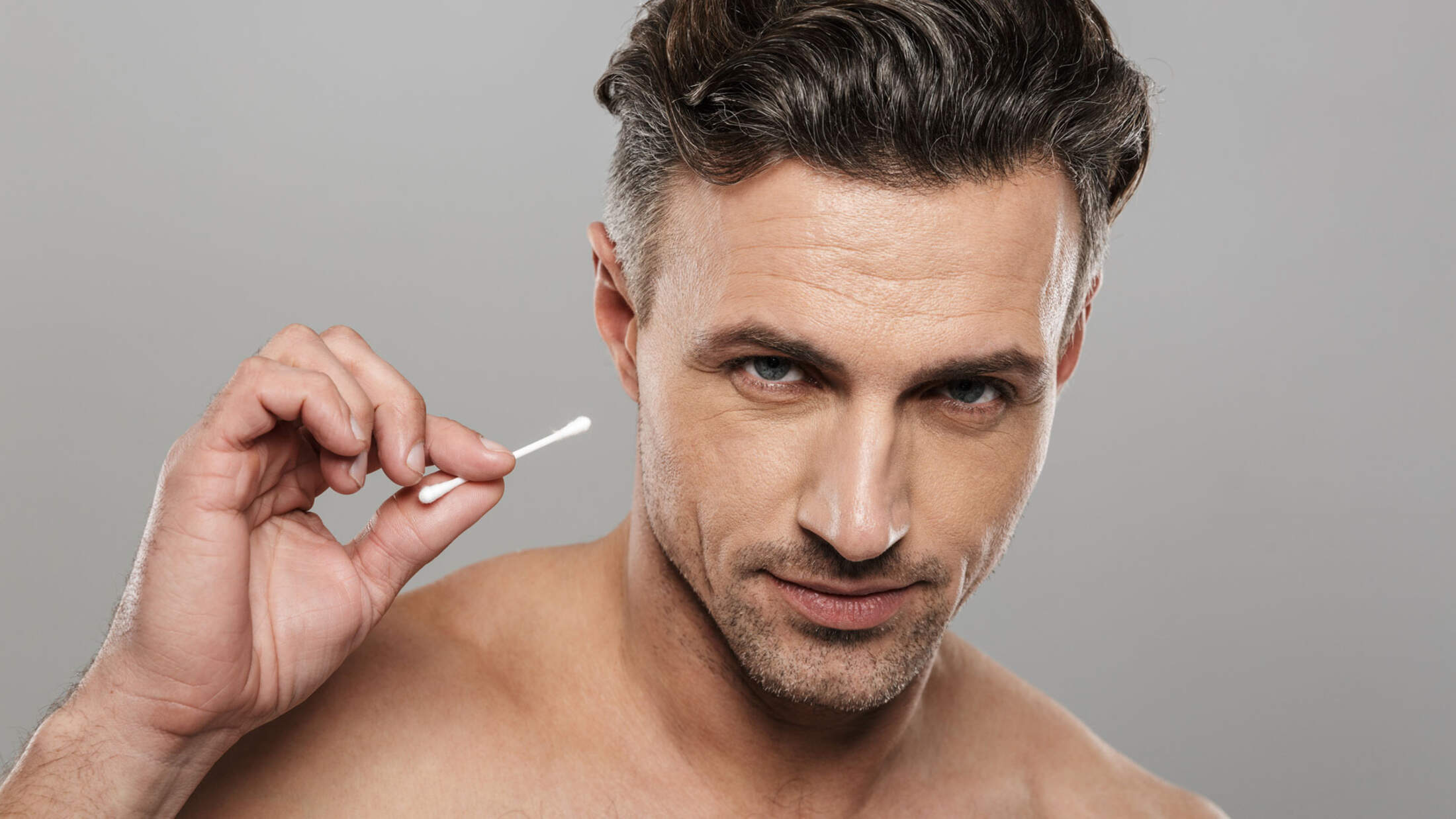 Ohren reinigen: So geht's richtig! | MEN'S HEALTH