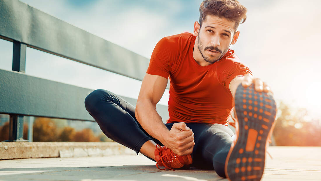 Dehnübungen: Diese sollte jeder regelmäßig machen | MEN'S HEALTH