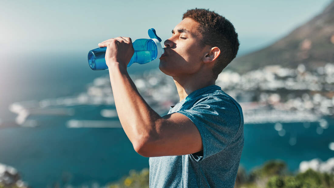 Warmes Wasser trinken: Ist das wirklich gesünder?